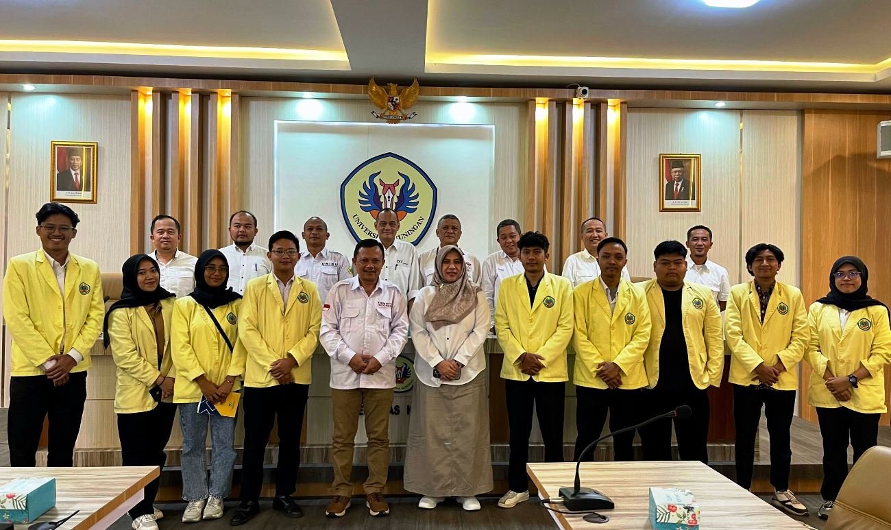 Universitas Kuningan Lepas 10 Mahasiswa PMM 4 2024, Rektor Uniku Bekali ...